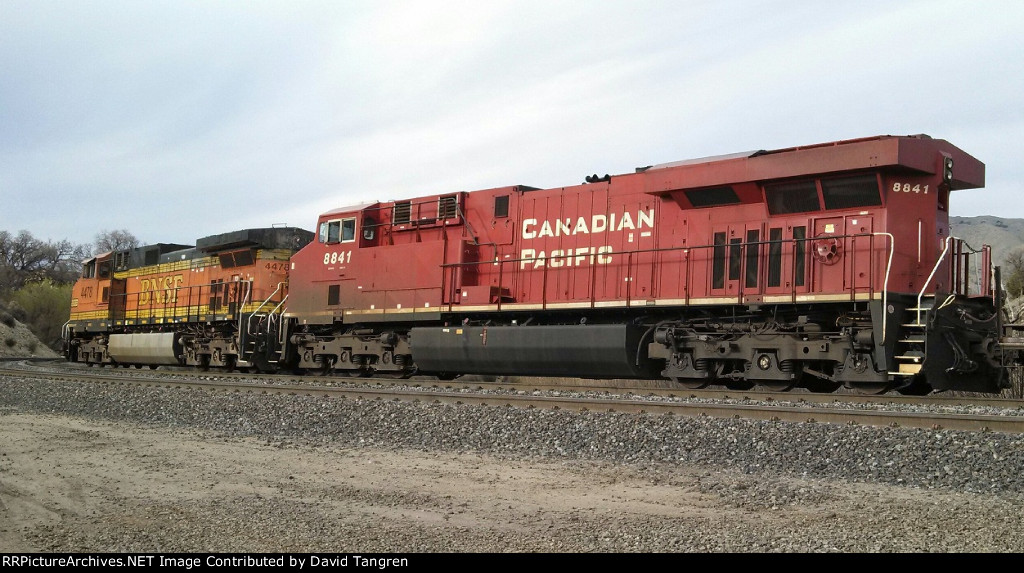 CP 8841 & BNSF 4478